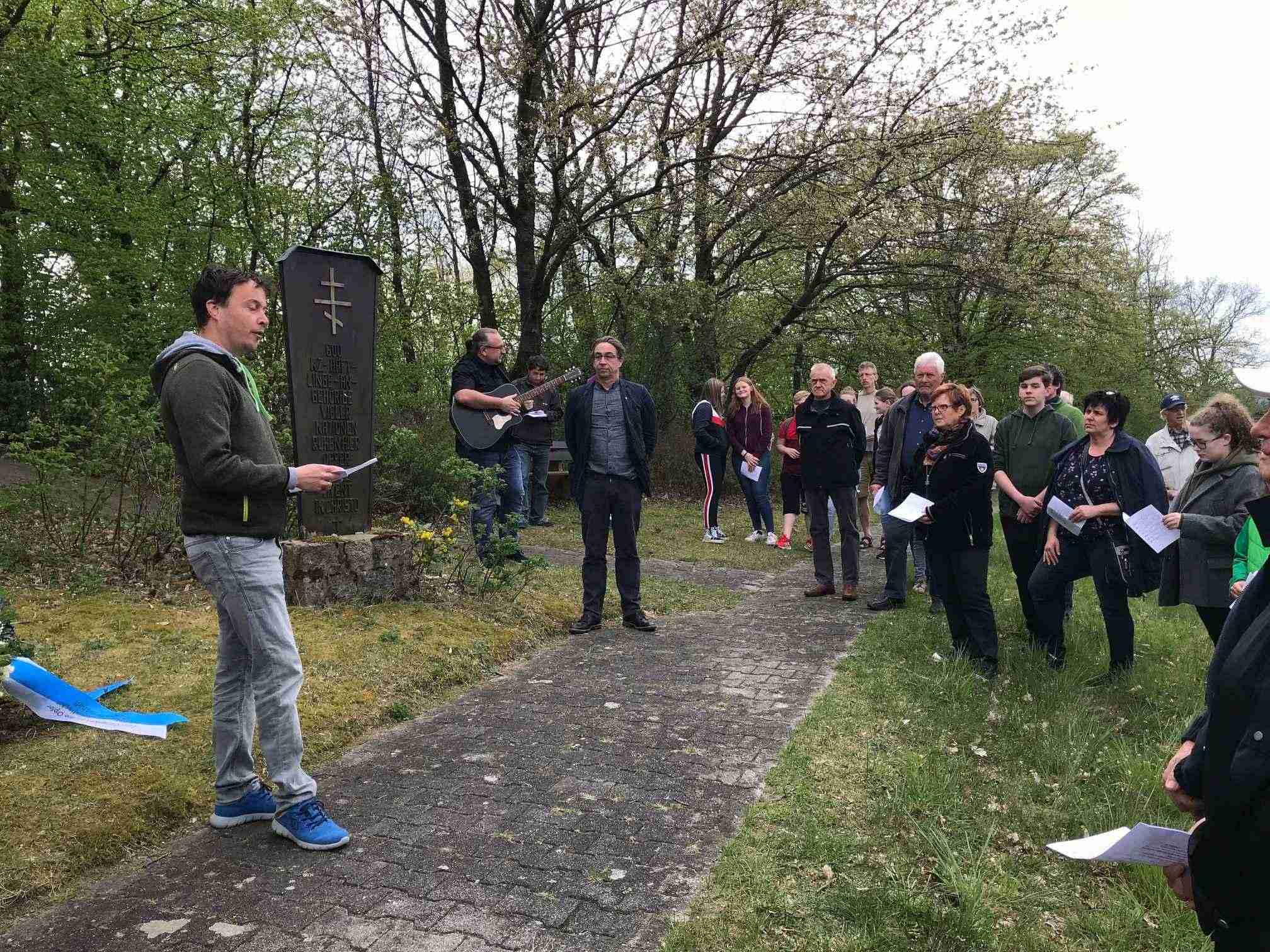 Roding, Wetterfeld - Mahnmal für Opfer des Todesmarsches • Universität ...